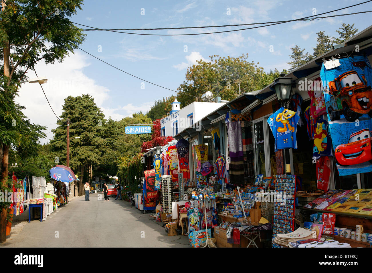View of the main street in Zia with restuarnts and shops, Zia, Kos ...