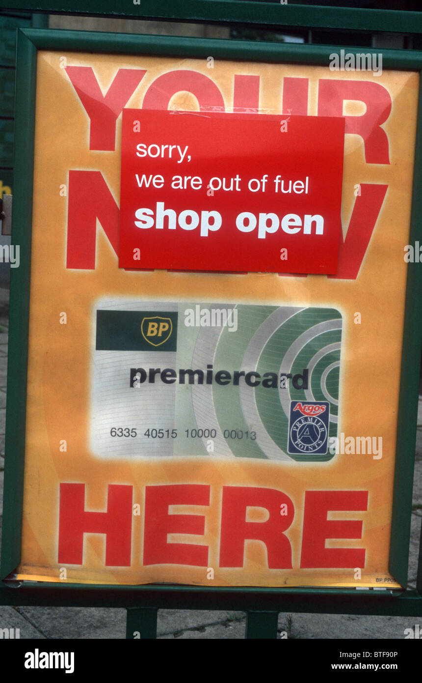 UK QUEUES AT PETROL PUMPS DUE TO FUEL SHORTAGE CAUSED BY INDUSTRIAL ...