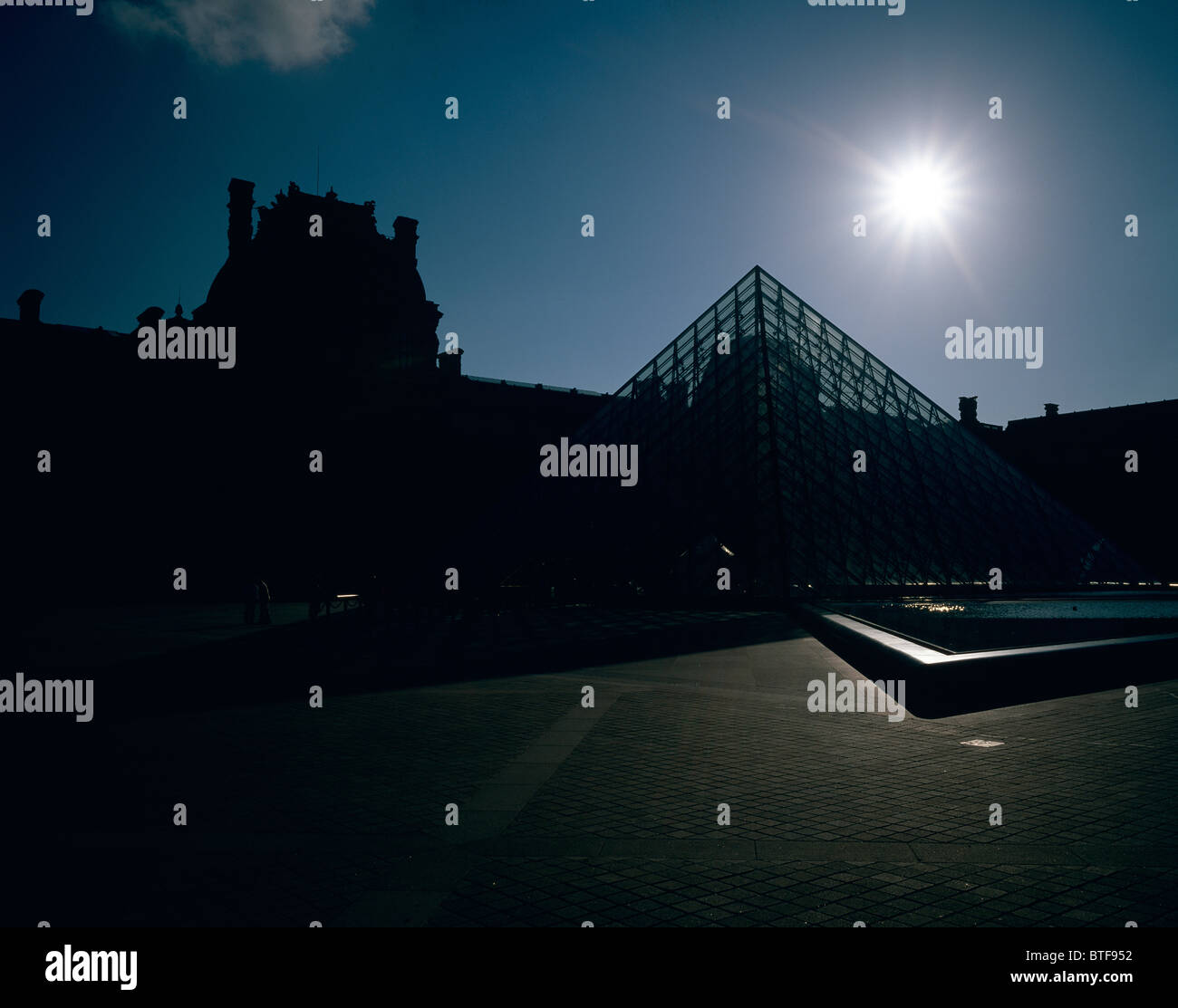 6x4,5cm Louvre Museum outside pyramid in sunrise Stock Photo - Alamy