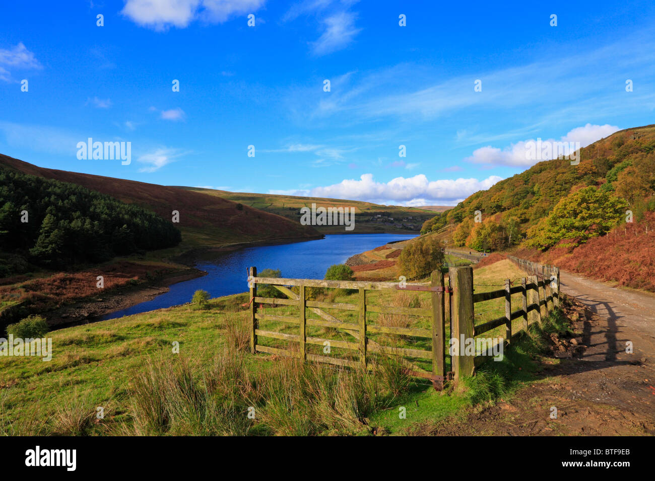 Autumn on the Pennine Way near Butterly Reservoir, Wessenden Valley ...