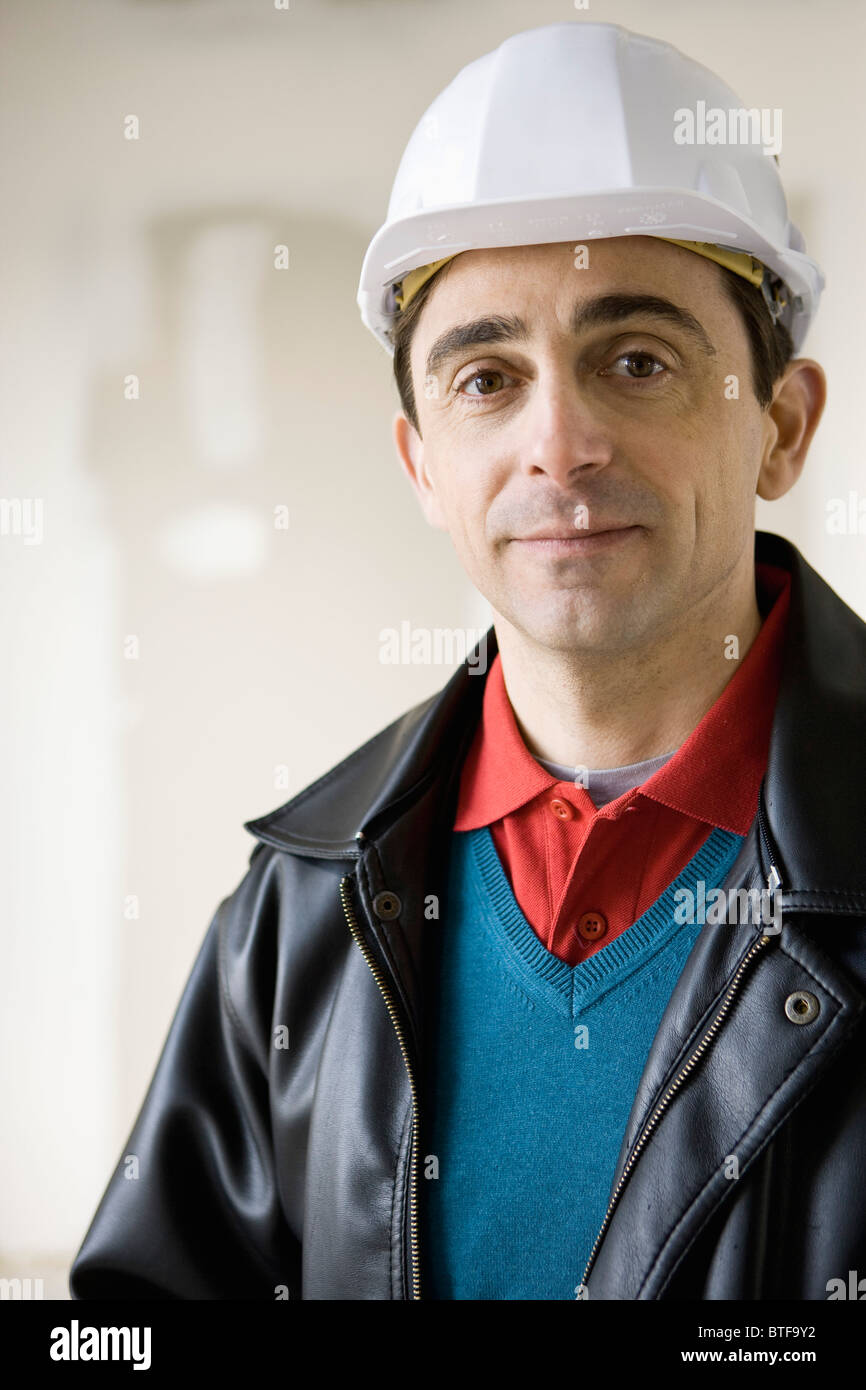 Building contractor in hard hat, portrait Stock Photo - Alamy