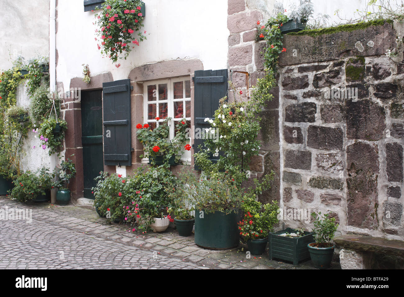 One original stone houses hi-res stock photography and images - Alamy
