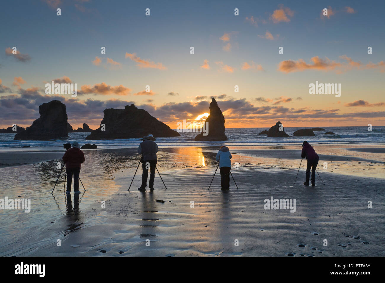 Photographers at Coquille Point in the Oregon Islands National Wildlife ...