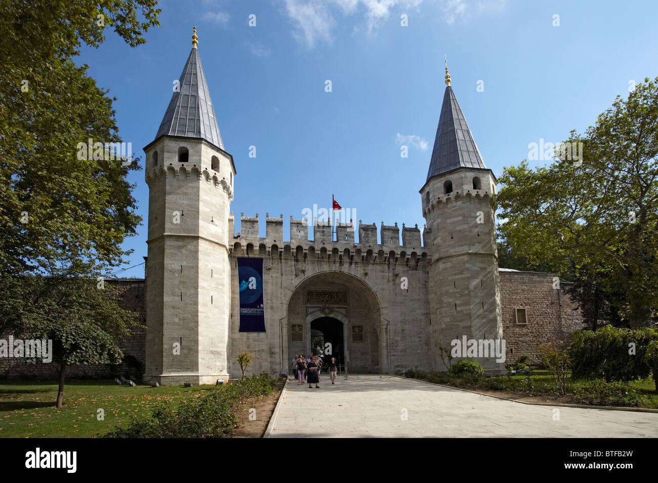 Istanbul Topkapi palace gate of salutations entance Stock Photo - Alamy