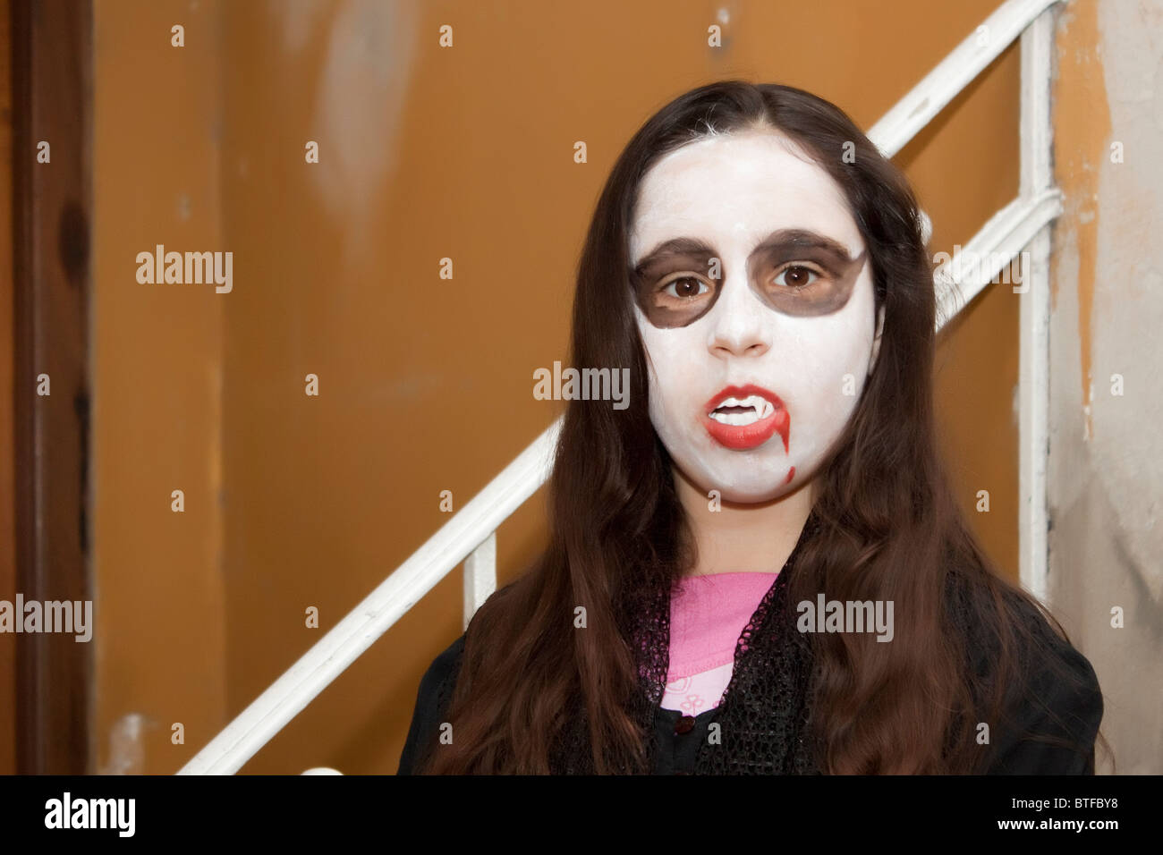 Vampire girl hi-res stock photography and images - Alamy