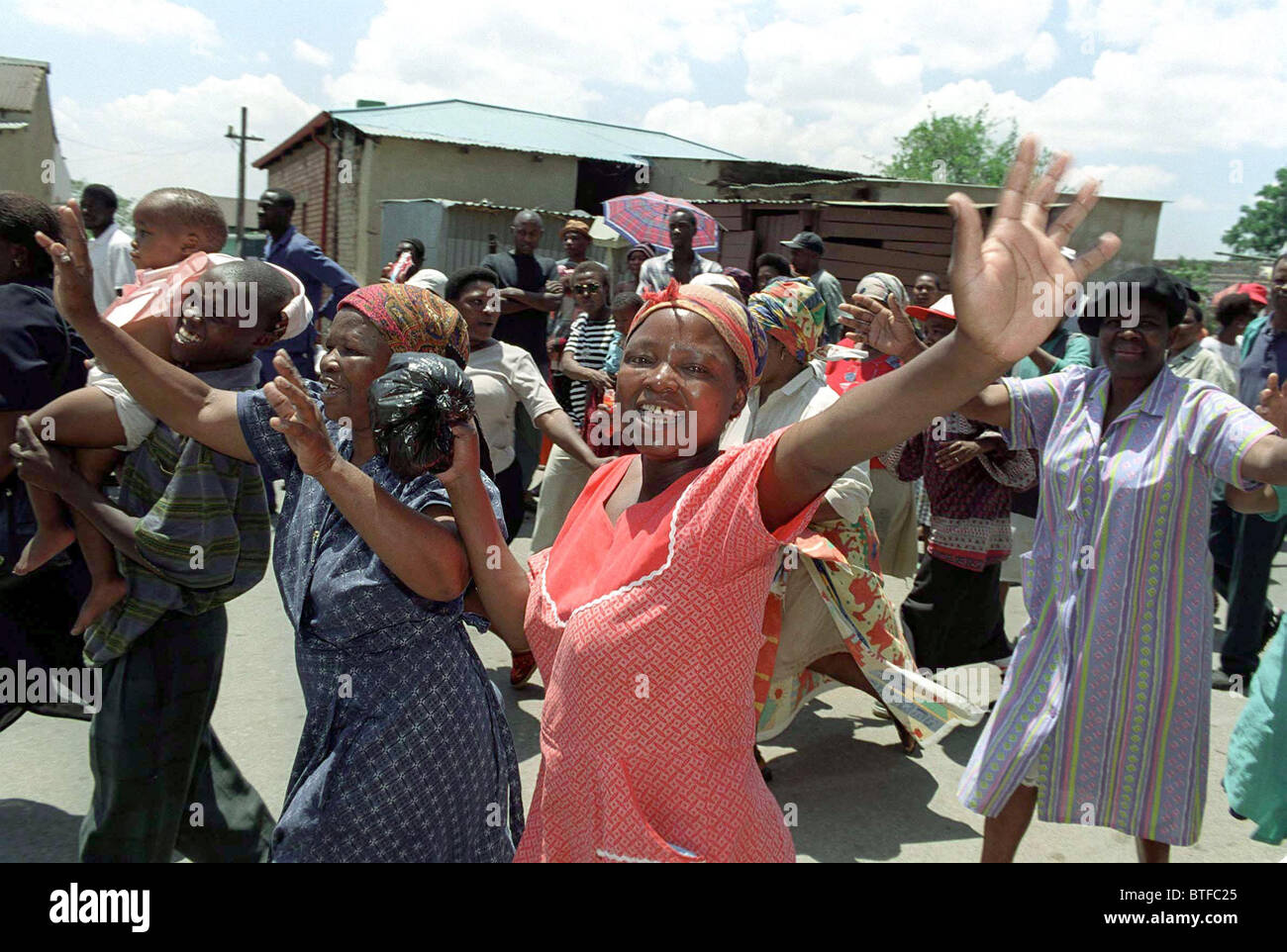 Women in Alexandra Township, Johannesburg, SOUTH AFRICA Stock Photo - Alamy