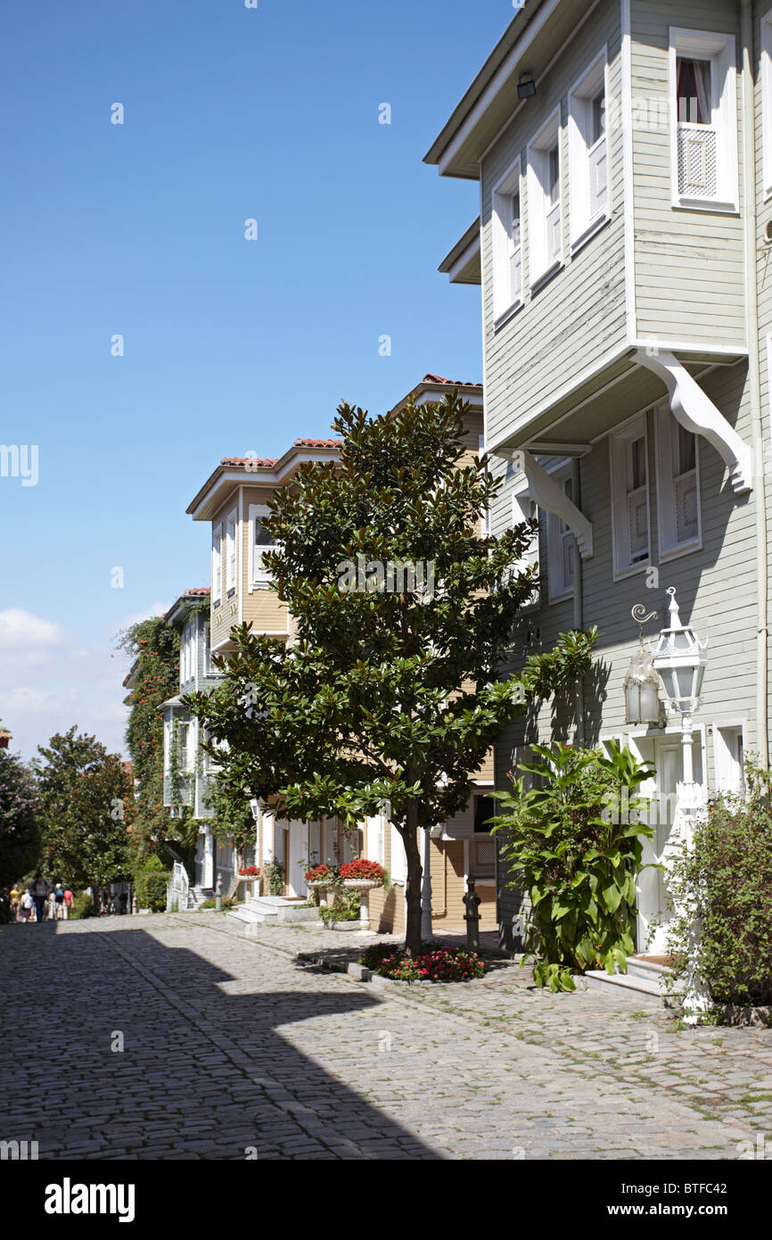 Istanbul traditional wooden houses outside the Topkapi palace Stock ...