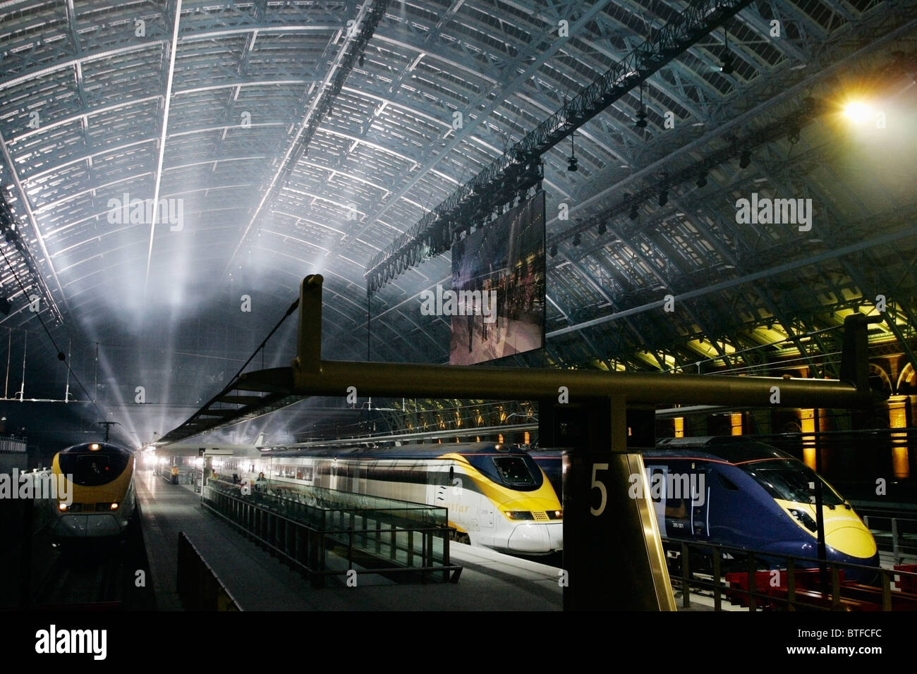 High Speed 1 and St Pancras International, the new Channel Tunnel rail ...