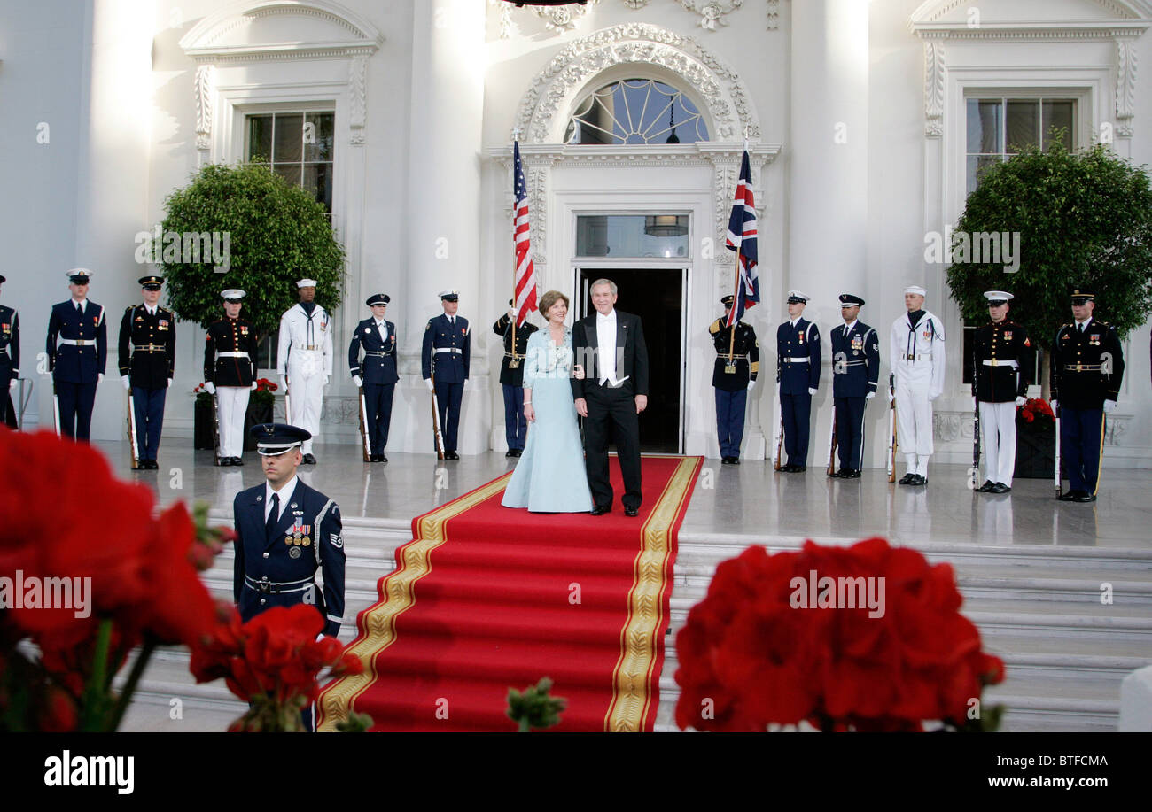 President George W Bush and wife Laura Bush with ceremonial guards at ...