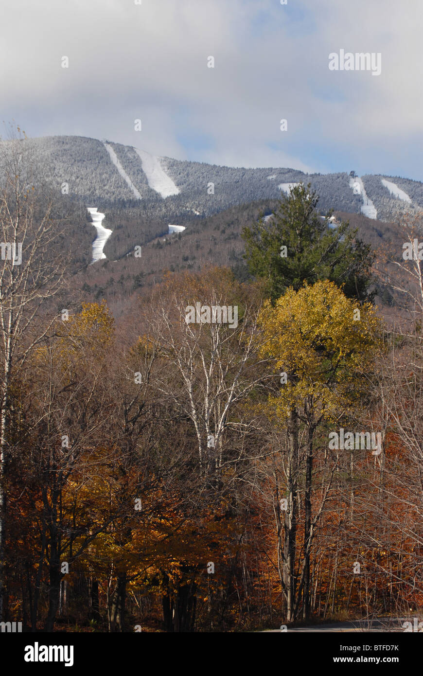 Snow covers Mt. Ellen in Fayston, VT during the fall Stock Photo - Alamy