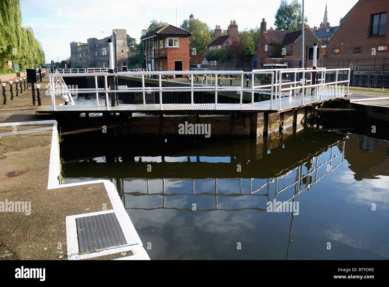 newark town lock nottinghamshire england uk Stock Photo - Alamy