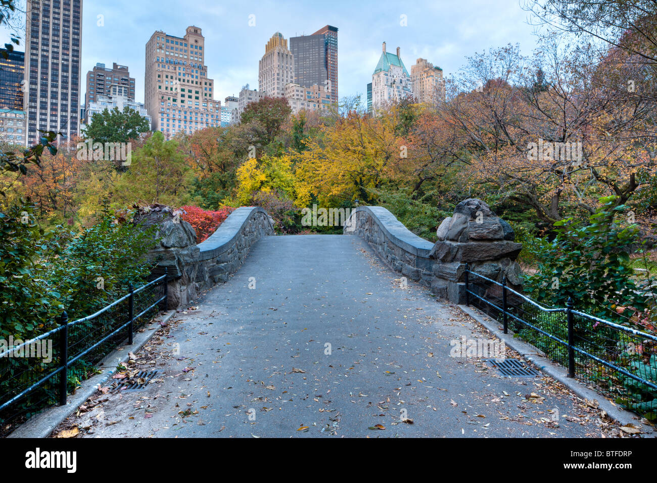 Front of the Gapstow bridge in Central Park Stock Photo - Alamy