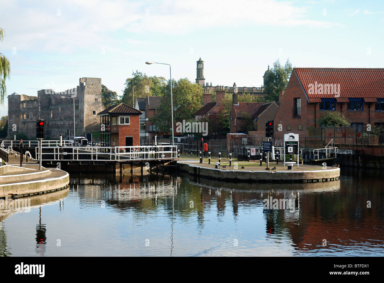 newark town lock nottinghamshire england uk Stock Photo - Alamy