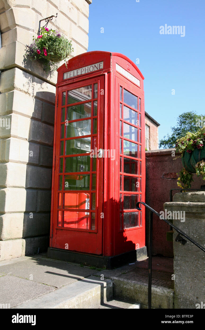 Public telephone box hi-res stock photography and images - Alamy