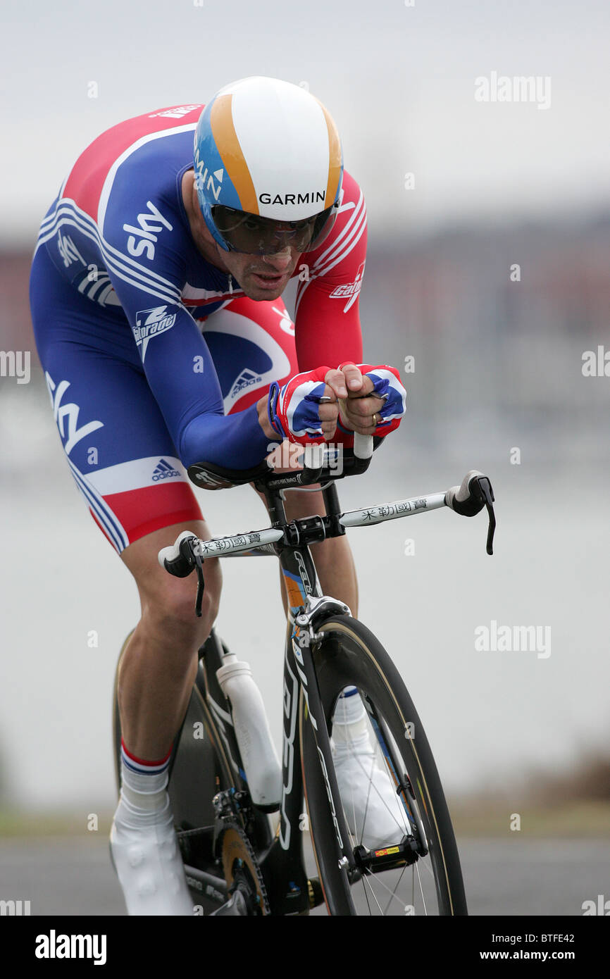 David MILLAR of Great Britain racing to 2nd place in the Elite Men's ...