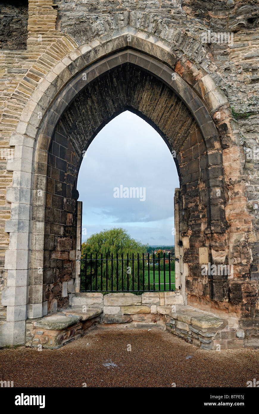 Newark castle england hi-res stock photography and images - Alamy