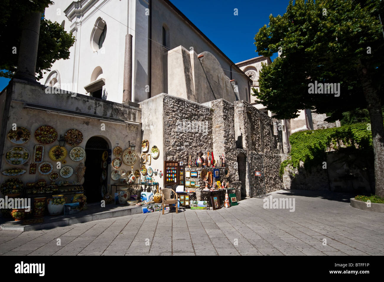 Ceramics shop in Ravello (Amalfi Coast, Italy Stock Photo - Alamy