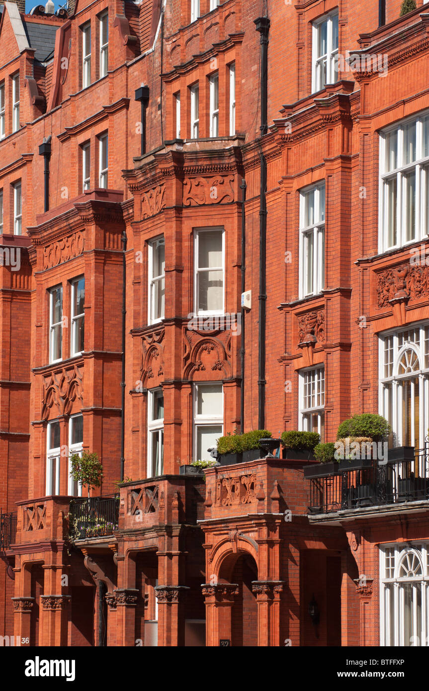 Victorian mansion block, london hi-res stock photography and images - Alamy