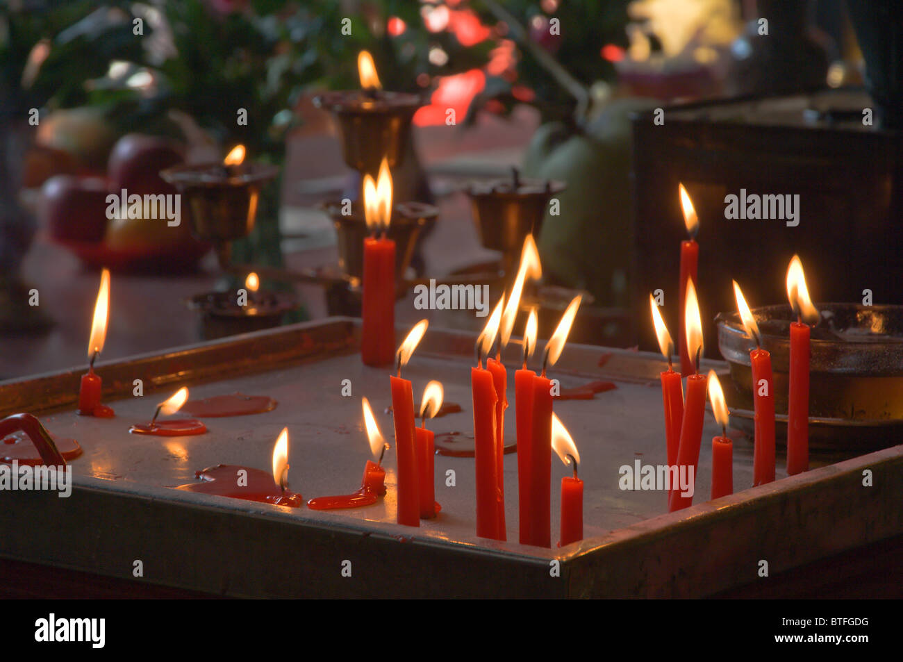 Myanmar people candles hi-res stock photography and images - Alamy