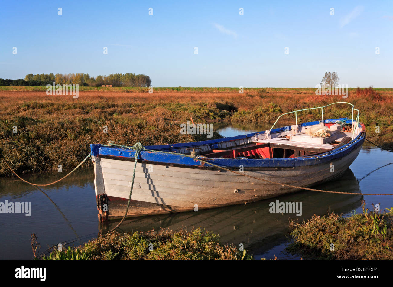 Traditional clinker built boat hi-res stock photography and images - Alamy