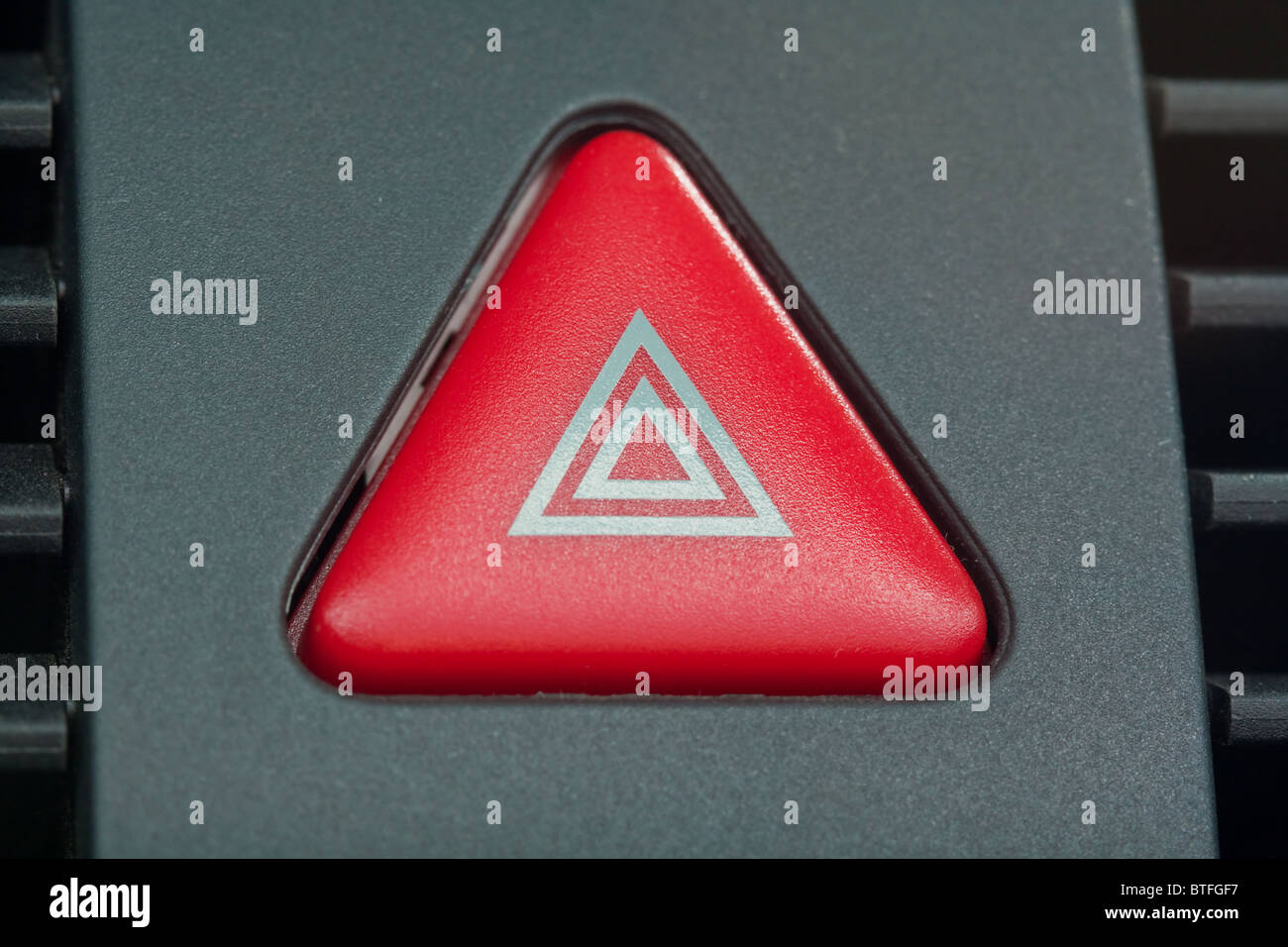 Car safety triangle hi-res stock photography and images - Alamy