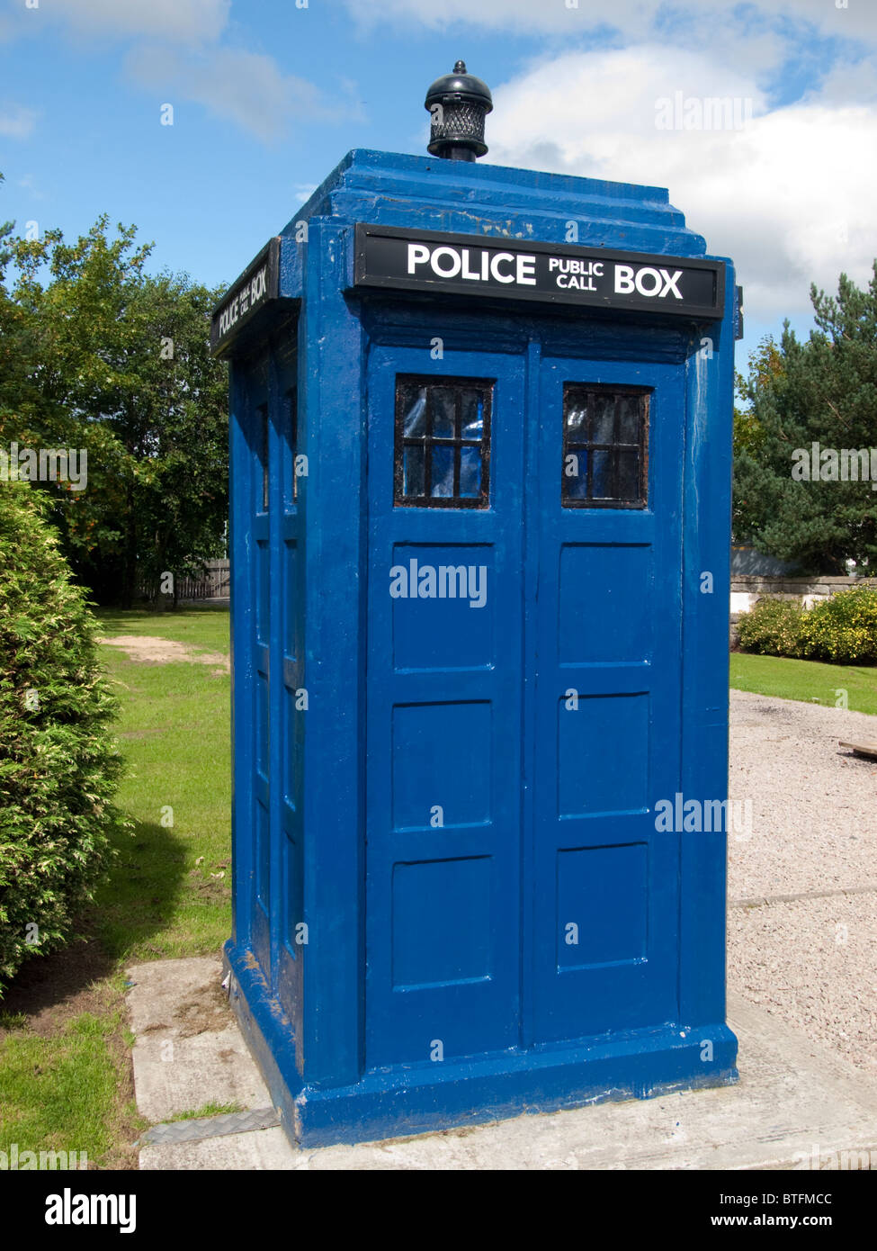 1950s telephone box hi-res stock photography and images - Alamy