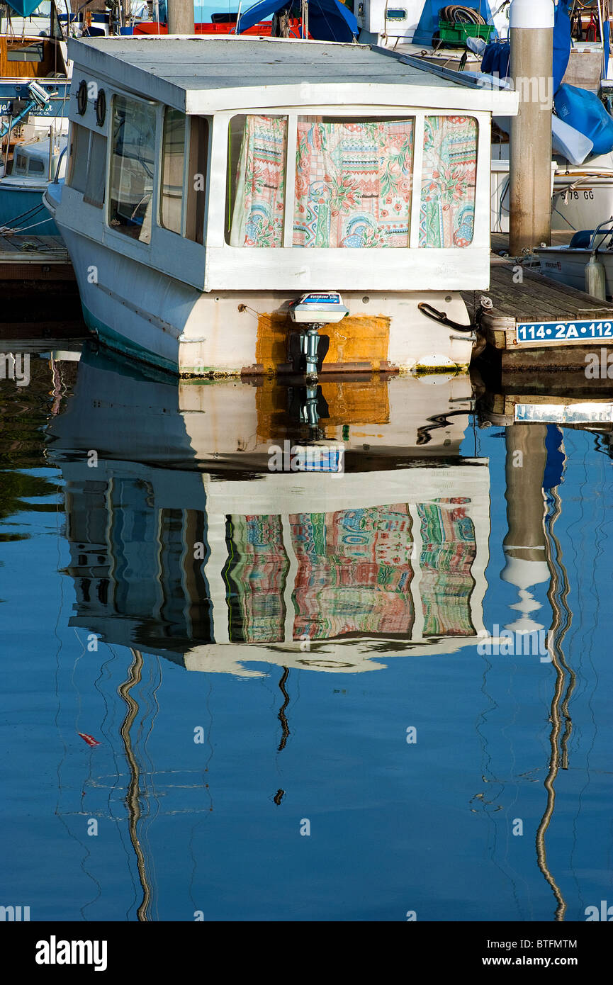 Covered boat docks hi-res stock photography and images - Alamy