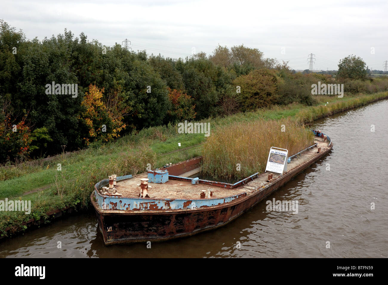 Sunken barge hi-res stock photography and images - Alamy