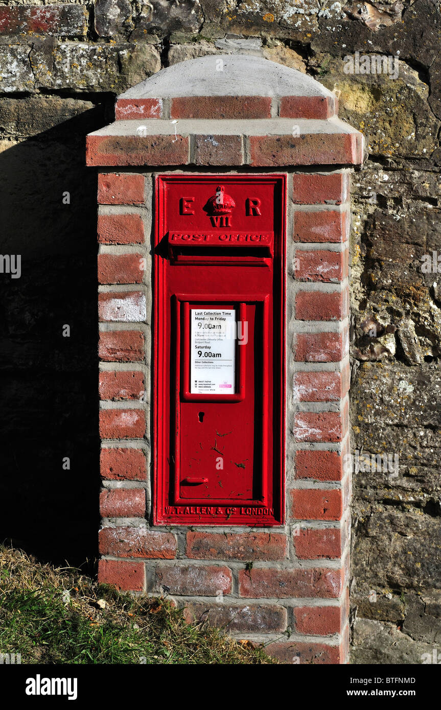 Er post box hi-res stock photography and images - Alamy