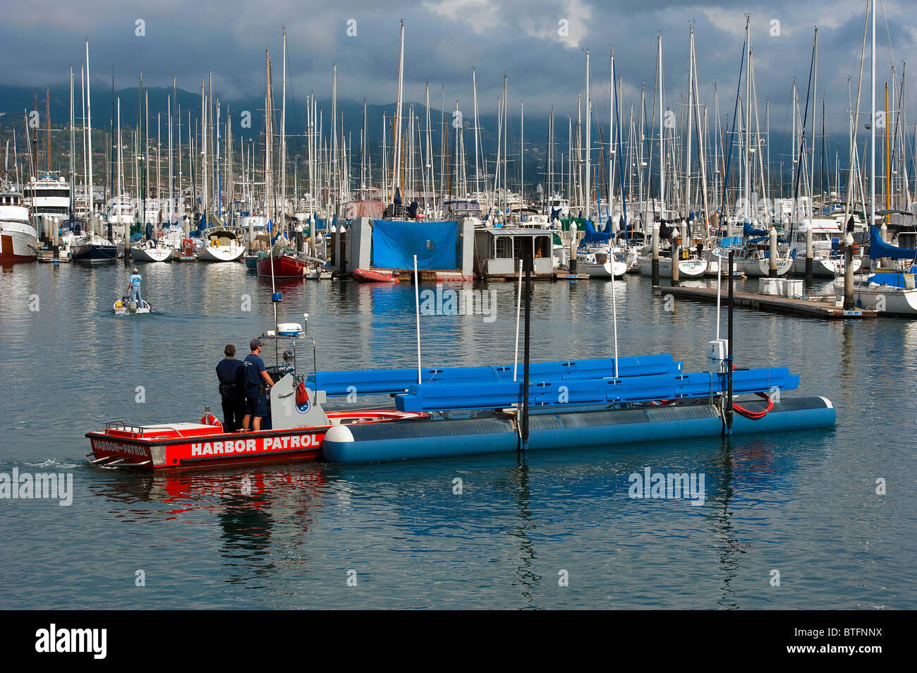 Towing rig hi-res stock photography and images - Alamy