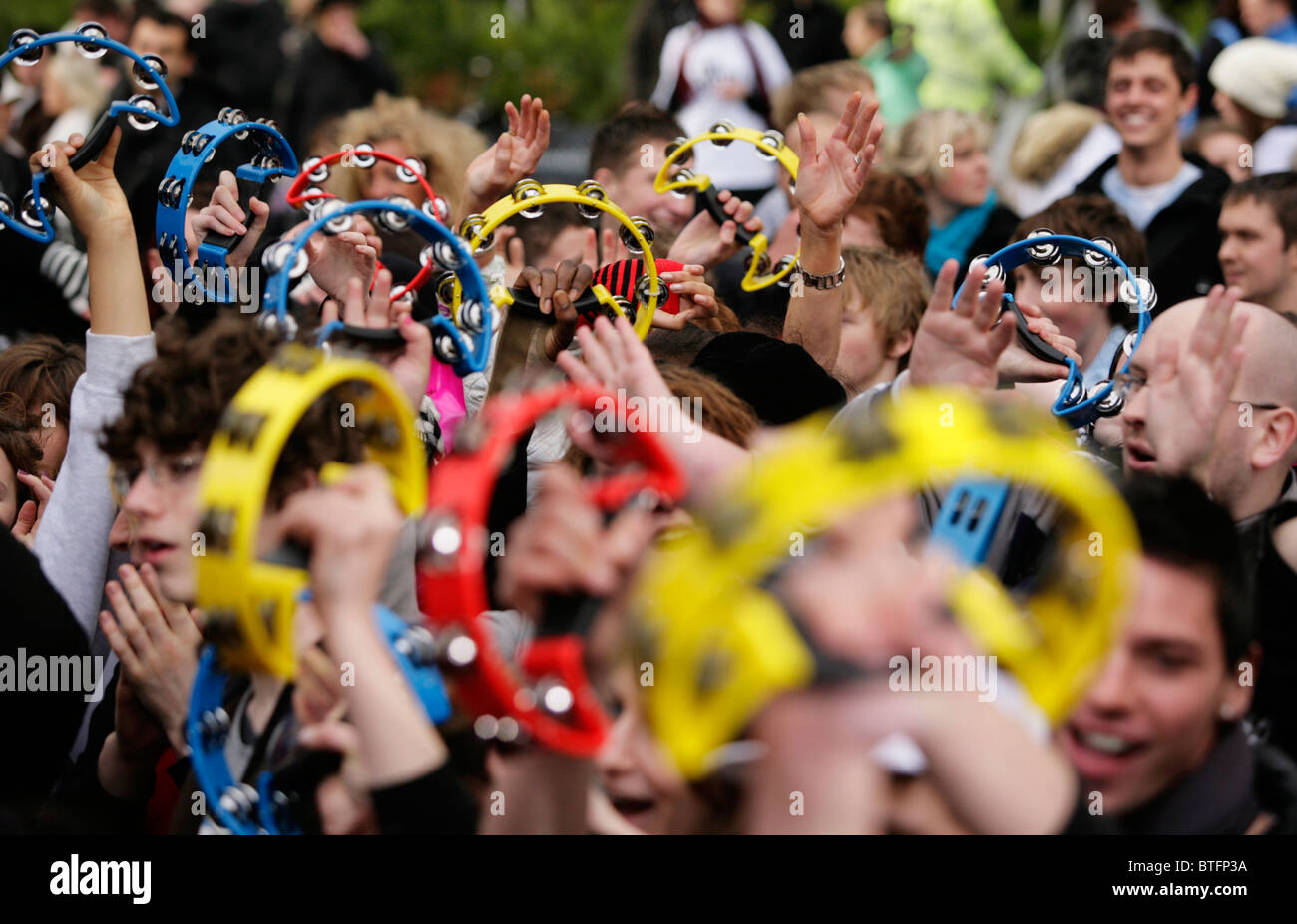 Community together crowd hi-res stock photography and images - Alamy