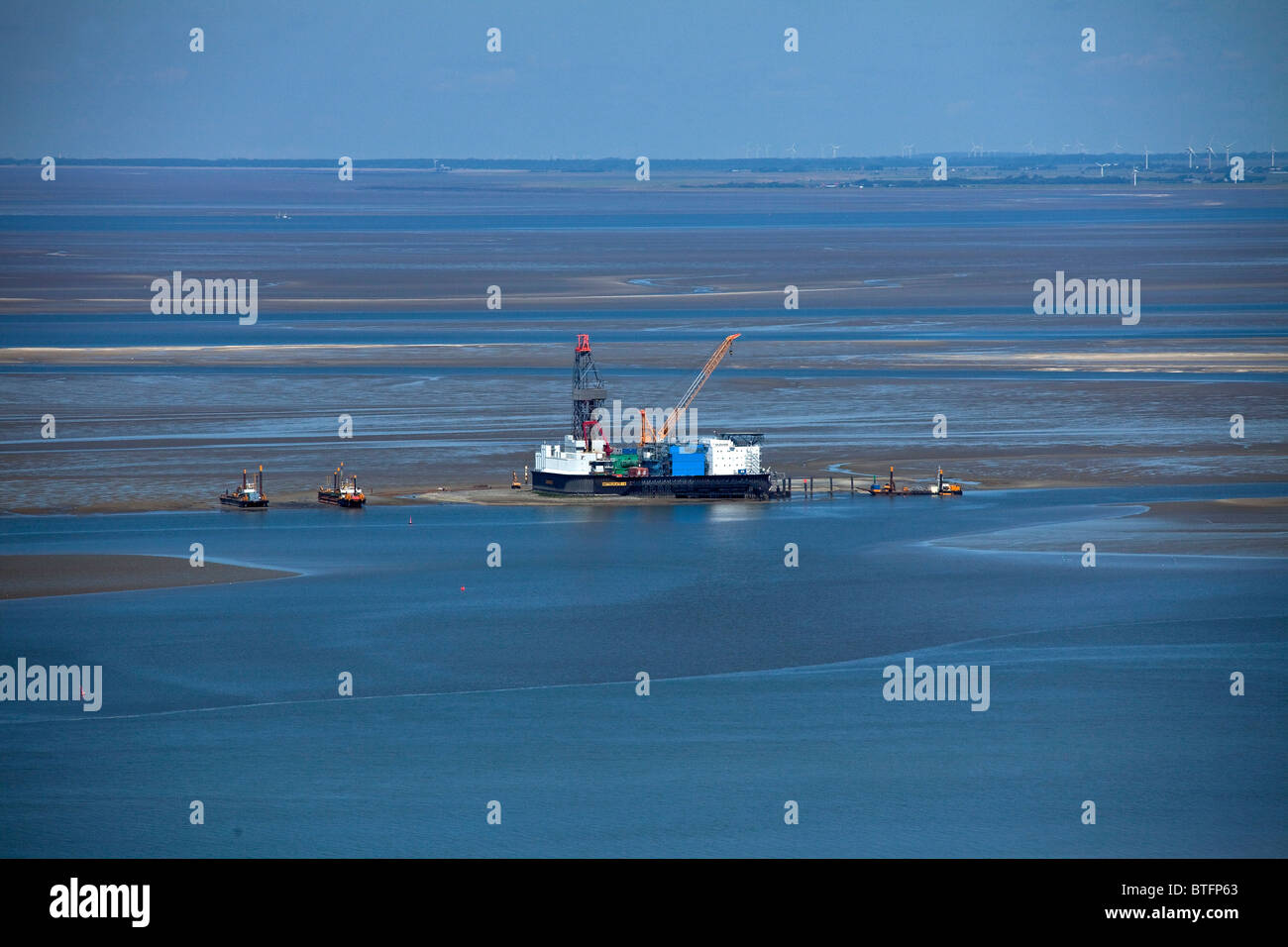 Oil rig north sea aerial High Resolution Stock Photography and Images ...