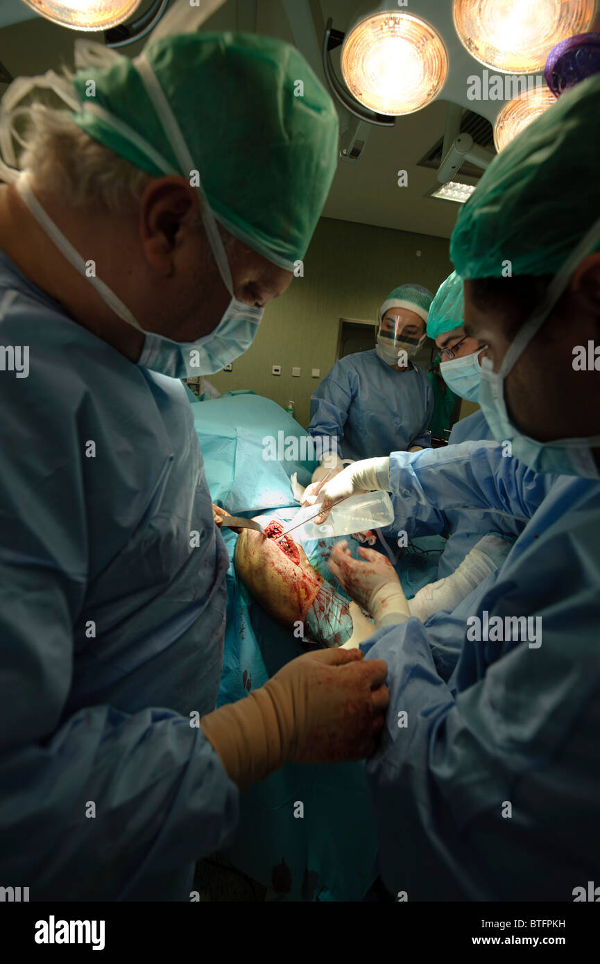Doctors performing surgery in operating room Stock Photo - Alamy