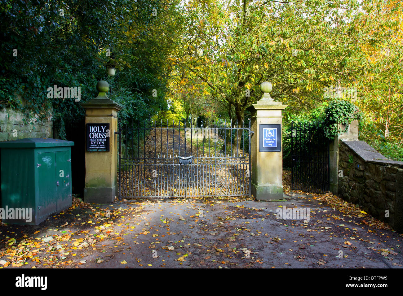 Holy cross church ryton hi-res stock photography and images - Alamy