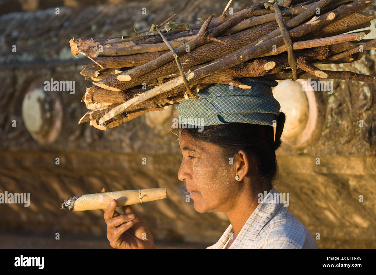 Burmese woman smoking a traditional cigar, Bagan (Pagan), Myanmar ...