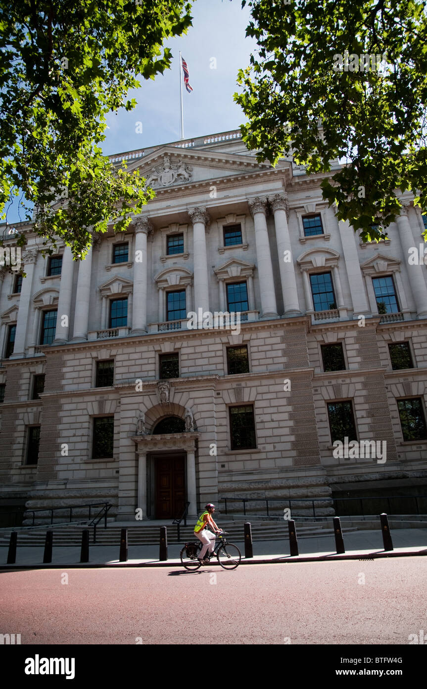 Classical architecture stone work hi-res stock photography and images ...