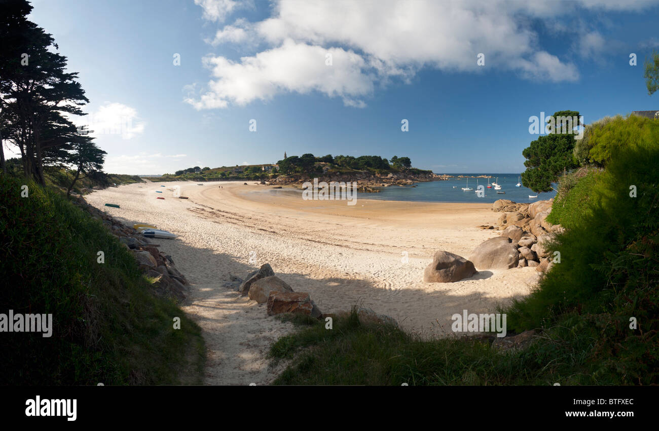 A beach on Callot island in the Morlaix bay (Brittany - France). Plage ...