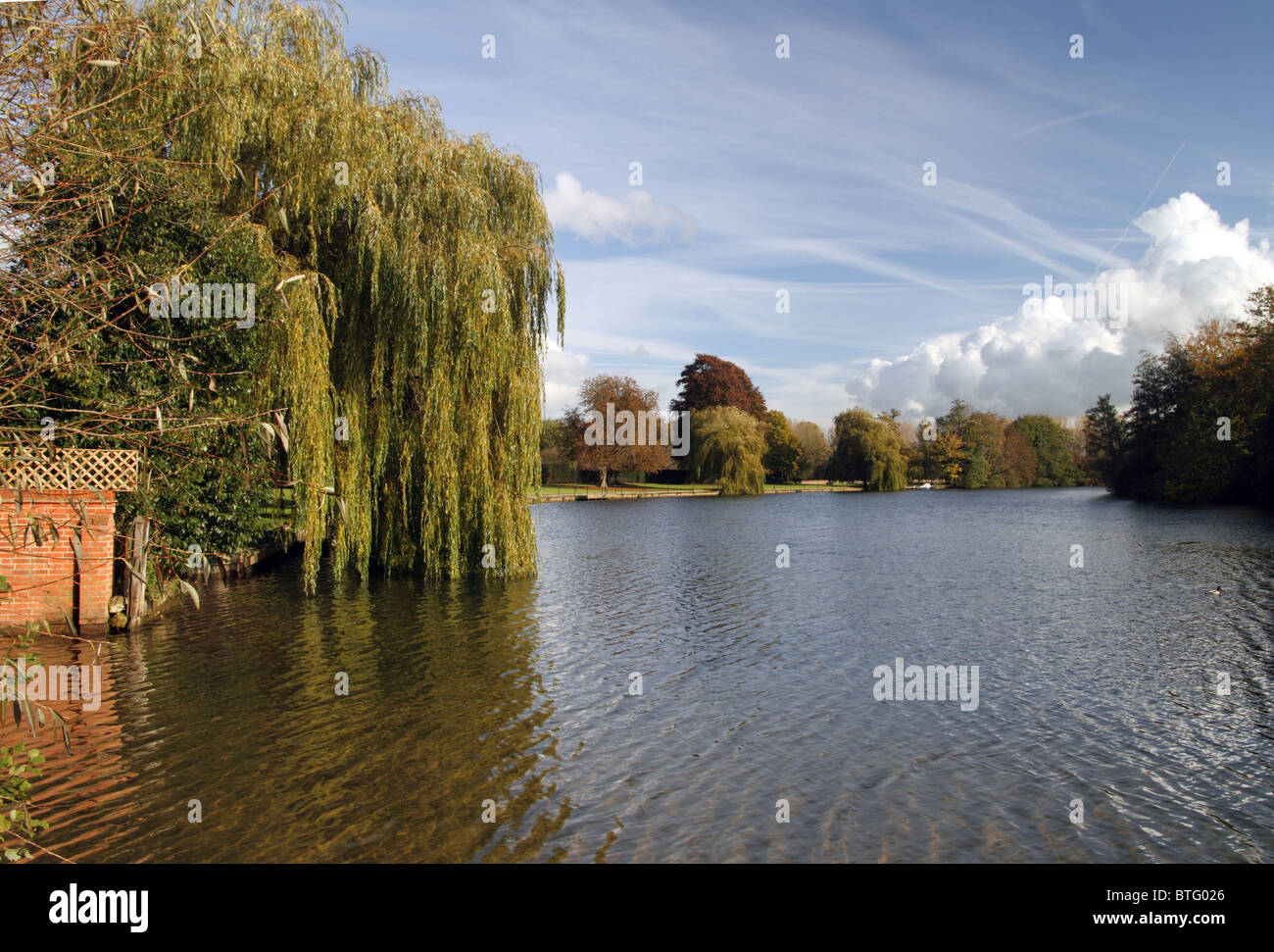 The river Thames at Mednemham, Berkshire, England Stock Photo - Alamy