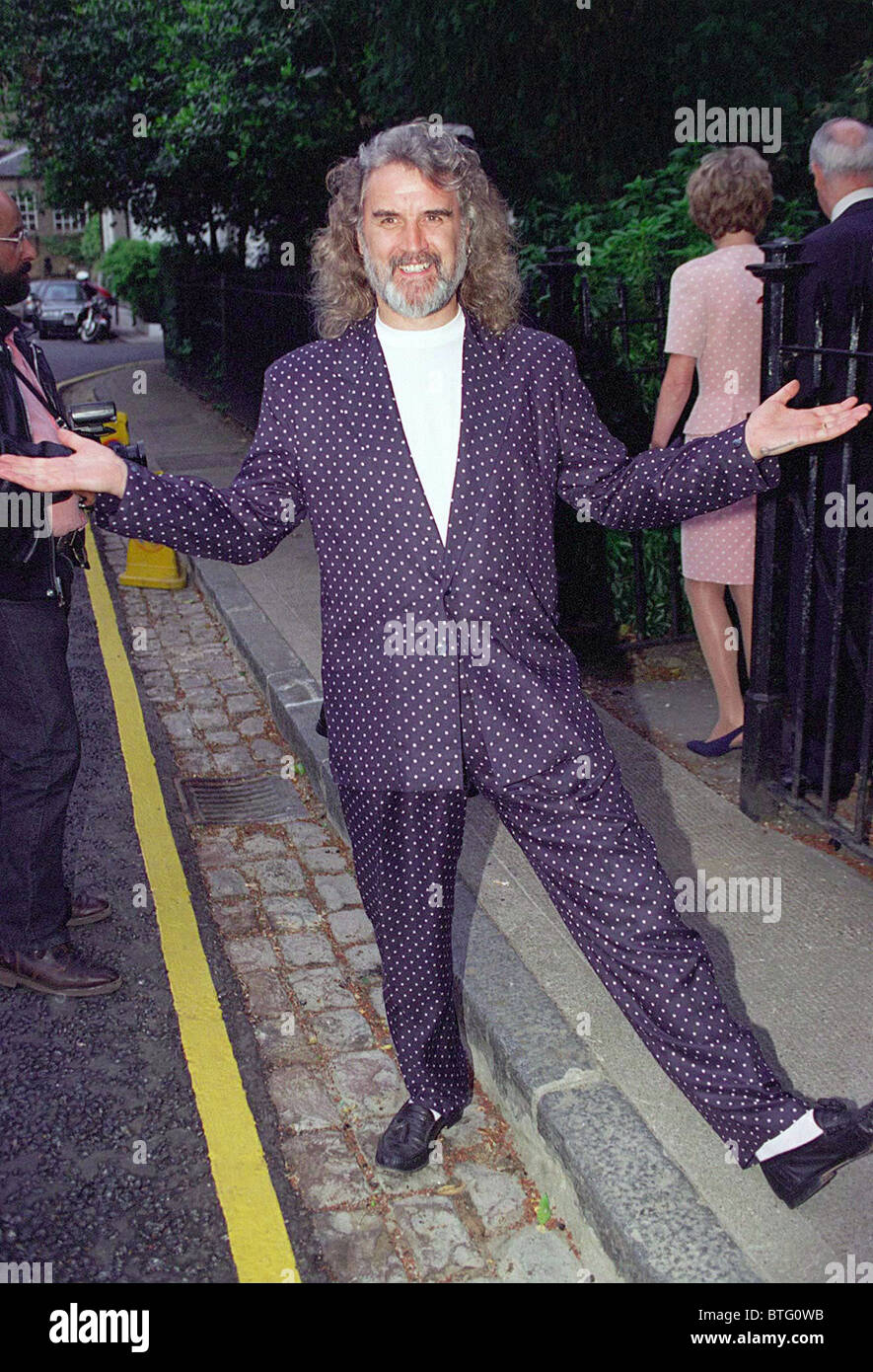 COMEDIAN BILLY CONNOLLY ATTENDING DAVID FROST'S SUMMER PARTY IN CARLYLE ...