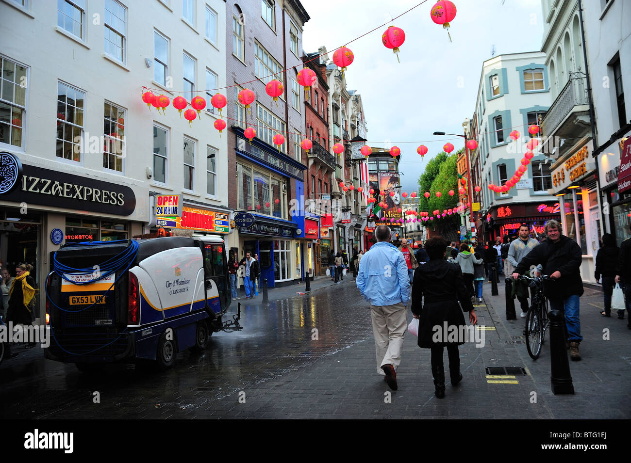 London street cleaning hi-res stock photography and images - Alamy