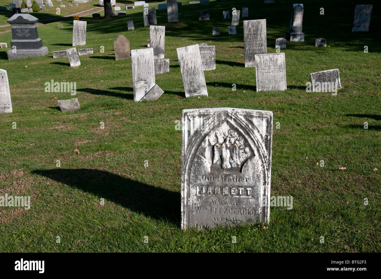 Gravestones memorials hi-res stock photography and images - Alamy