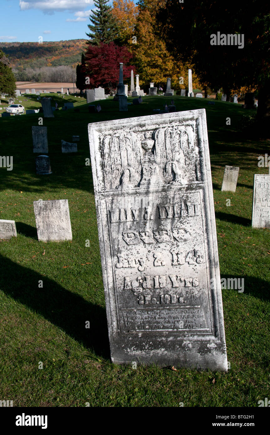 Gravestones memorials hi-res stock photography and images - Alamy