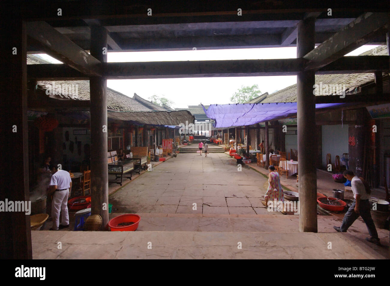 Mount emei scenic china hi-res stock photography and images - Alamy