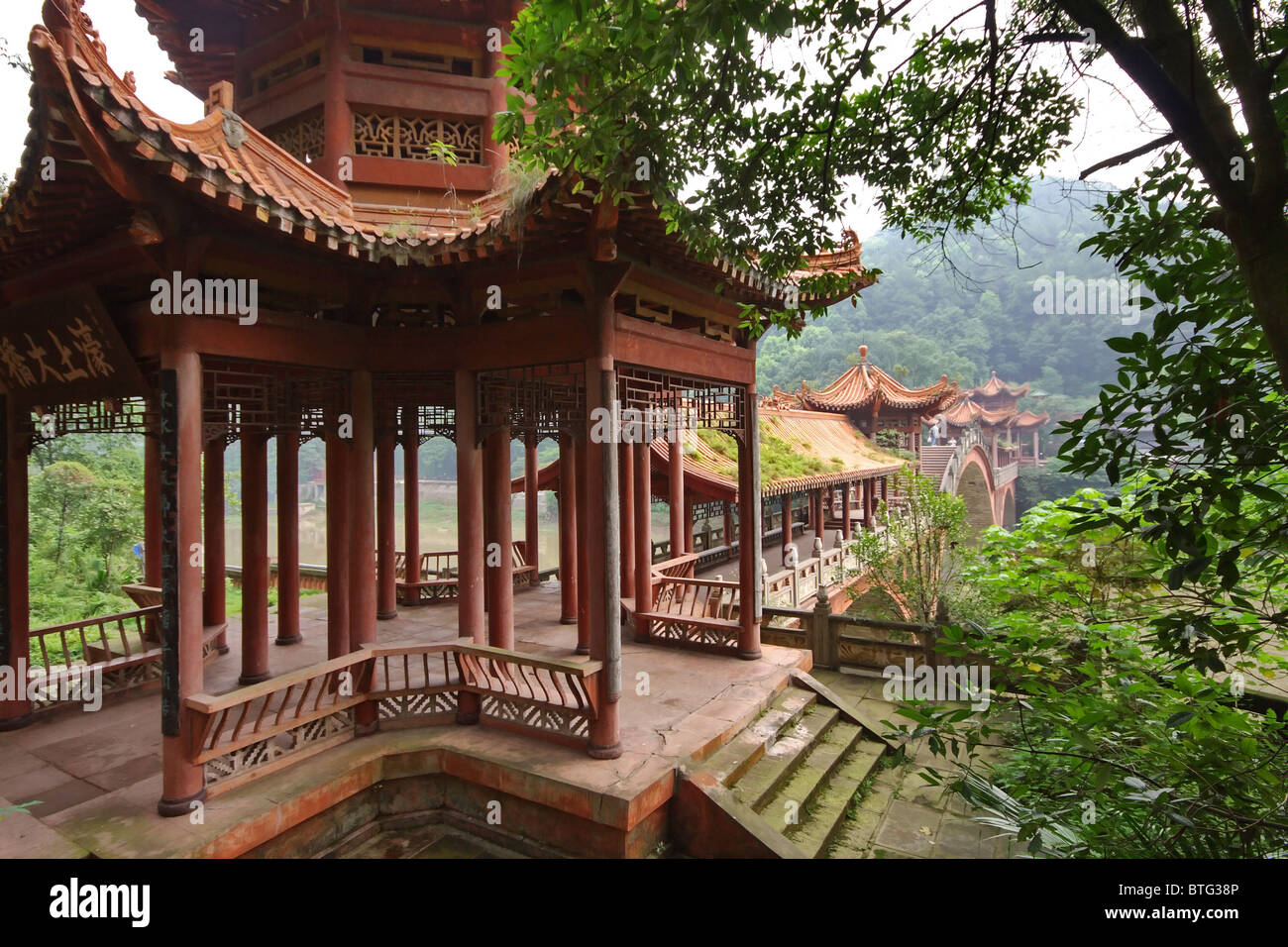 Monastery mount emei hi-res stock photography and images - Alamy