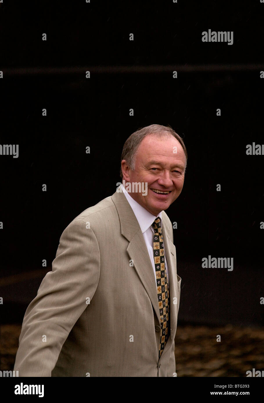 KEN LIVINGSTONE, THE NEW MAYOR OF LONDON, ARRIVING AT THE TATE MODERN ...