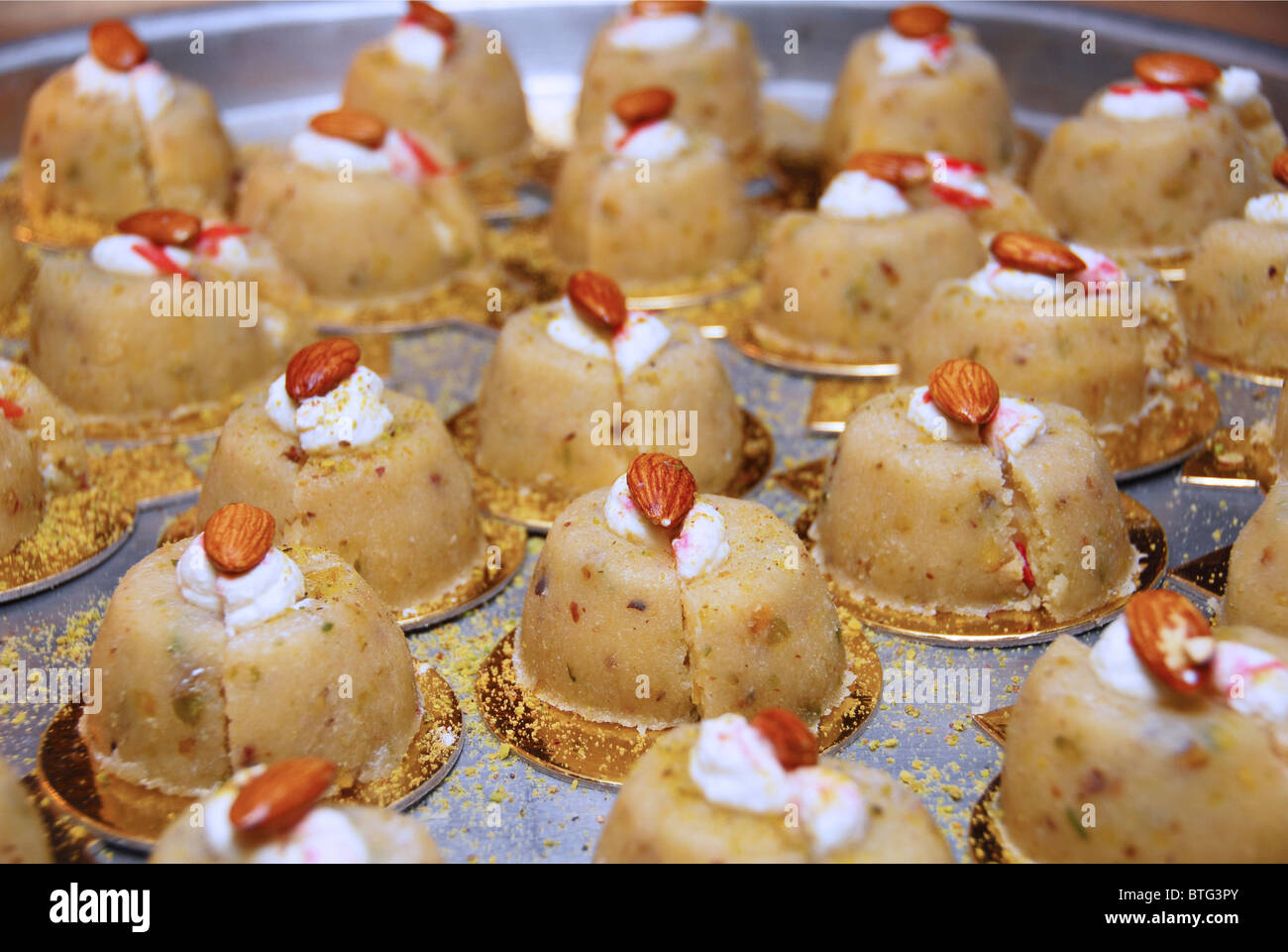 Arabic sweets hi-res stock photography and images - Alamy