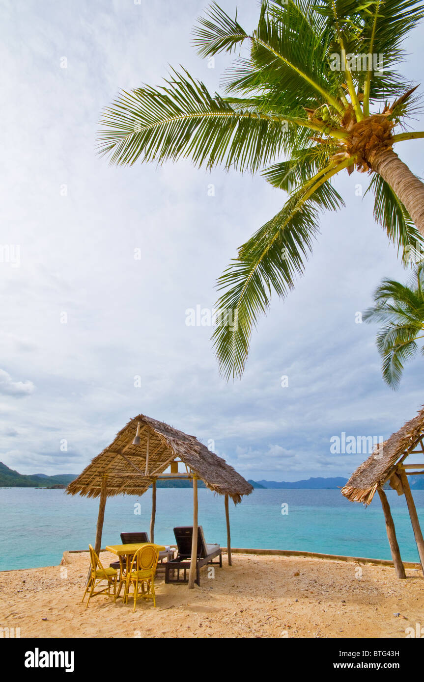 Small restaurant at the romantic beach Stock Photo - Alamy