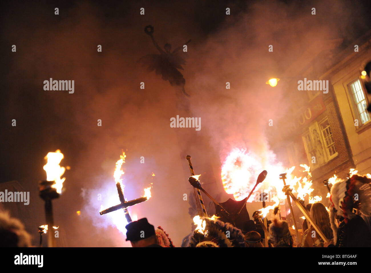 Lewes bonfire night celebrations Red Indians hold a burning crosses at ...