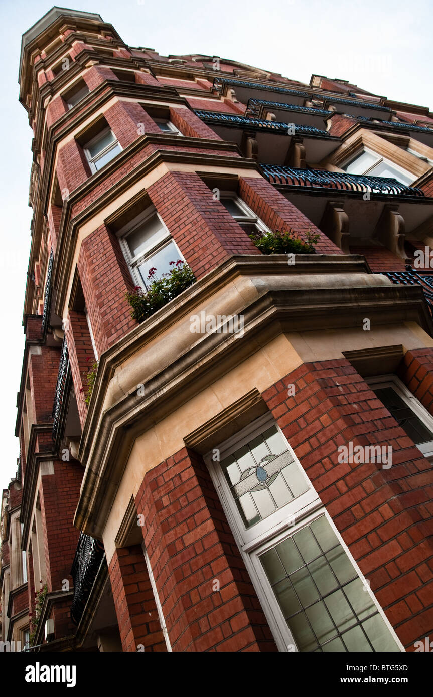 London apartment block hi-res stock photography and images - Alamy