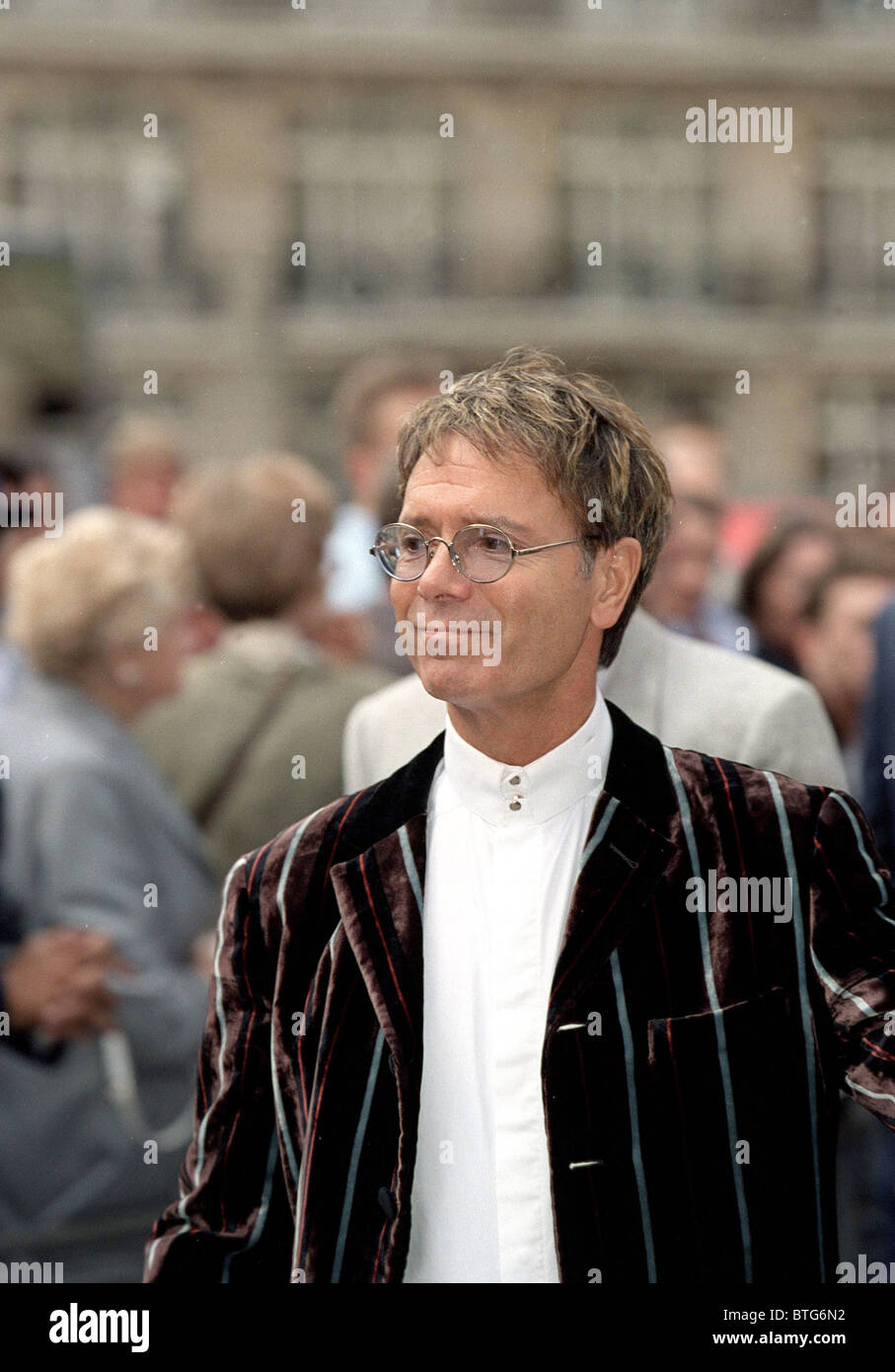 SINGER CLIFF RICHARD ATTENDING THE MEMORIAL SERVICE FOR JILL DANDO IN ...